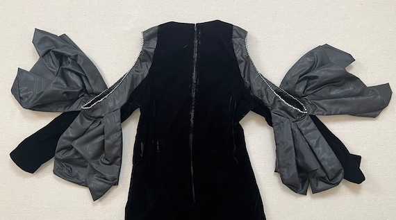 1980's, silver trimmed, bare shoulder, dramatic bow s… - Gem