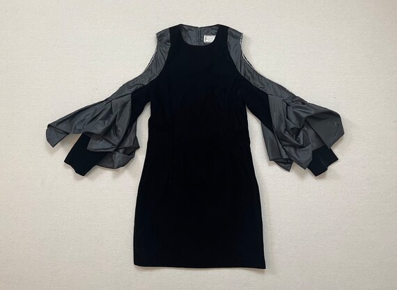 1980's, silver trimmed, bare shoulder, dramatic bow s… - Gem