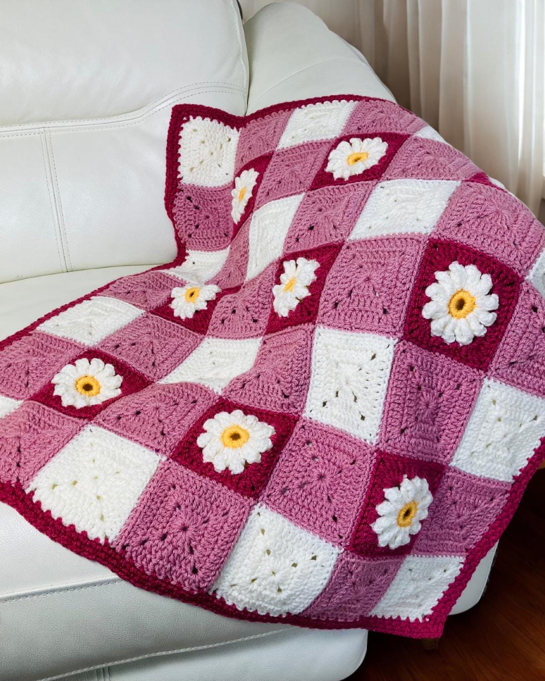 Crochet Pattern & Video Tutorial to Make a Gingham and Daisy Granny ...