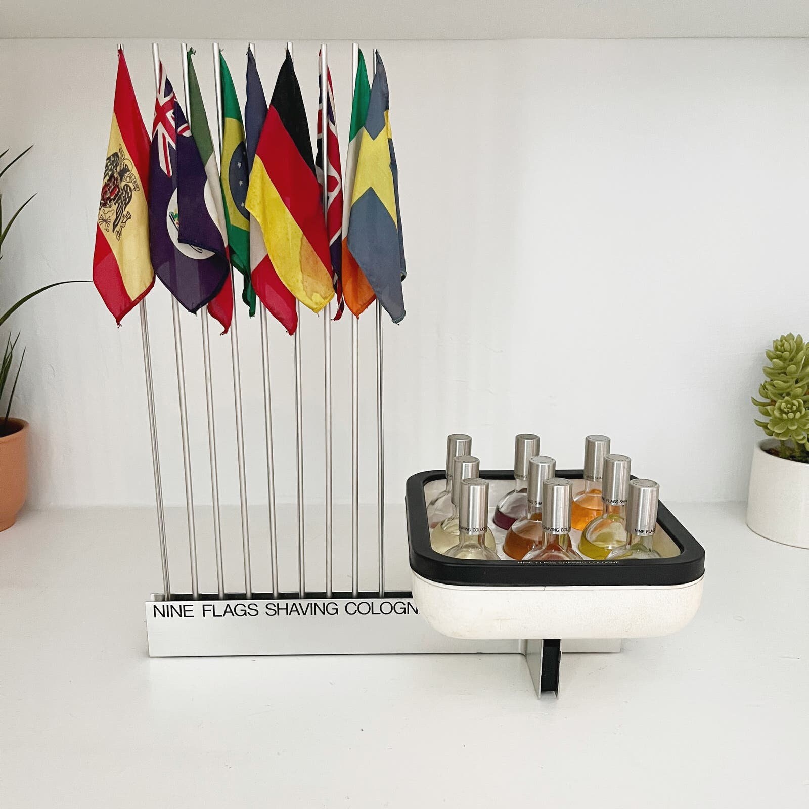 Vintage 60s Nine Flags International Shaving Cologne Set Colton Company ...