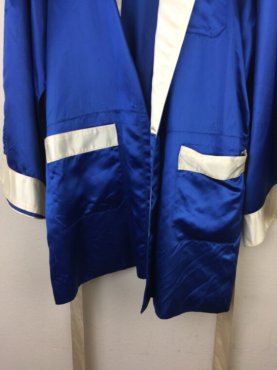 Vintage 1960s Blue and White Satin Robe Boxing Smokin… - Gem