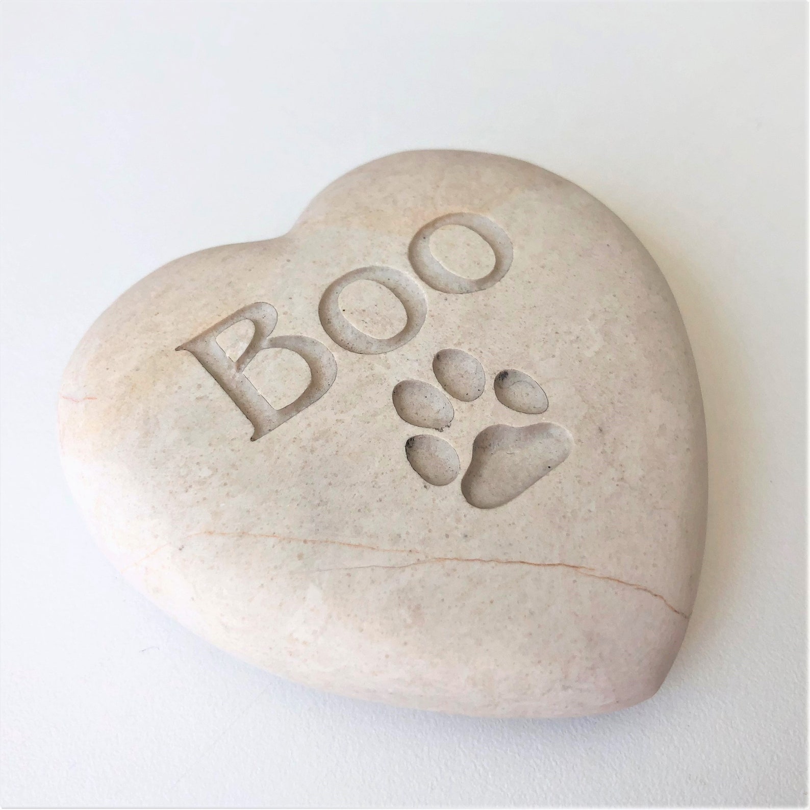 Pet Memorial Stone in Cream, Engraved Heart Rock With Your Pets Name - Etsy