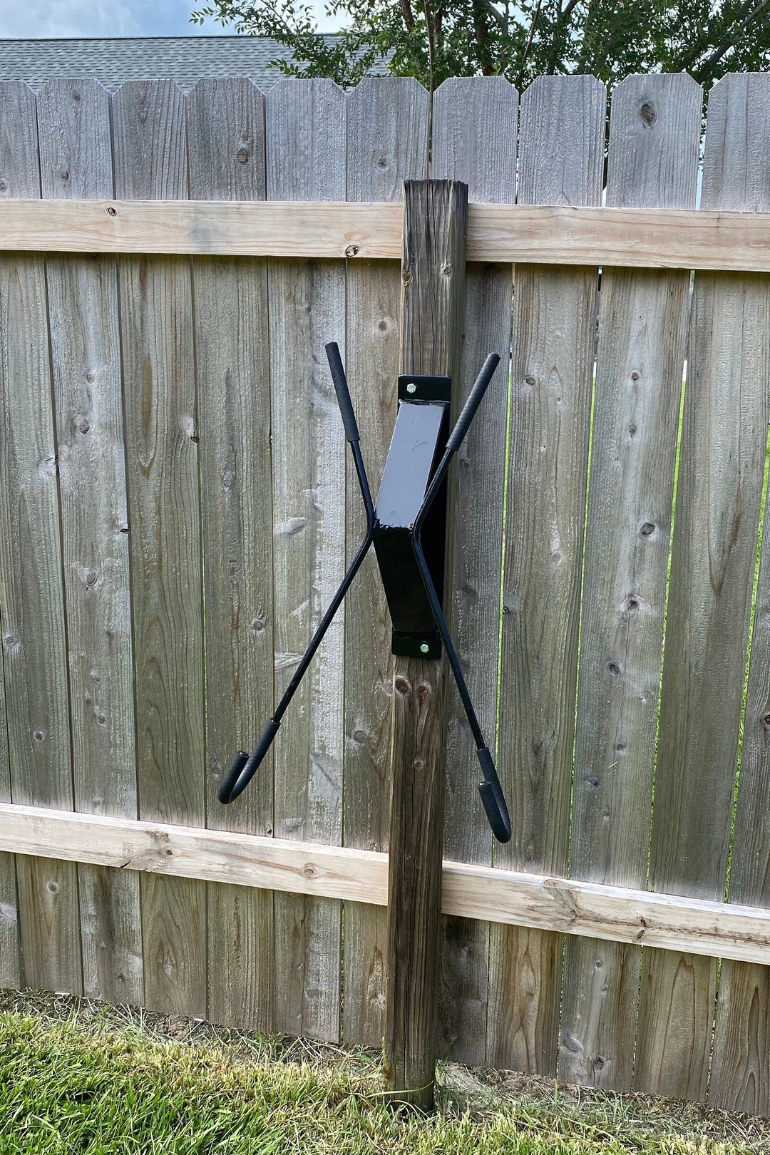 Wall or Fence Mounted Fire Pit Lid Stand Rack for Holding Firepit Lid ...