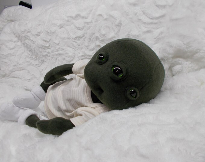 OOAK Dark Olive Hybrid Spider Baby Newborn Doll Cloth Handmade Three ...