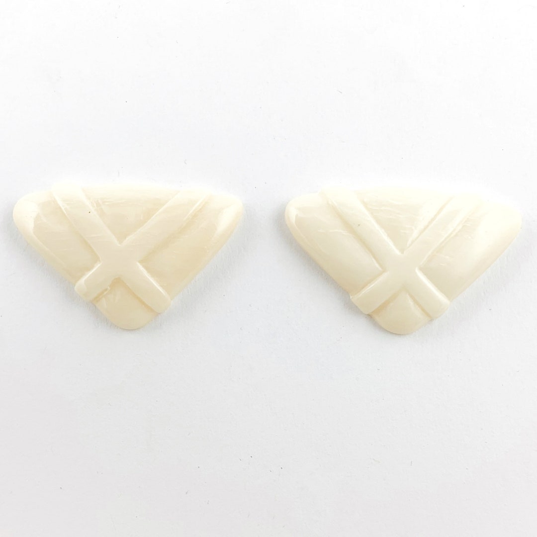 Vintage Natural Carved Bovine Bone Soft Tiangle Cabochons, 35mm ...