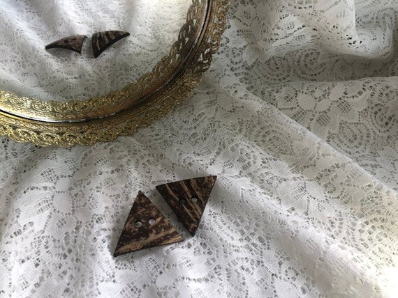Vintage 90s wooden "inverted" triangle buttons, repur… - Gem