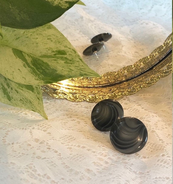 Charming vintage 1960s buttons, repurposed into ooak … - Gem