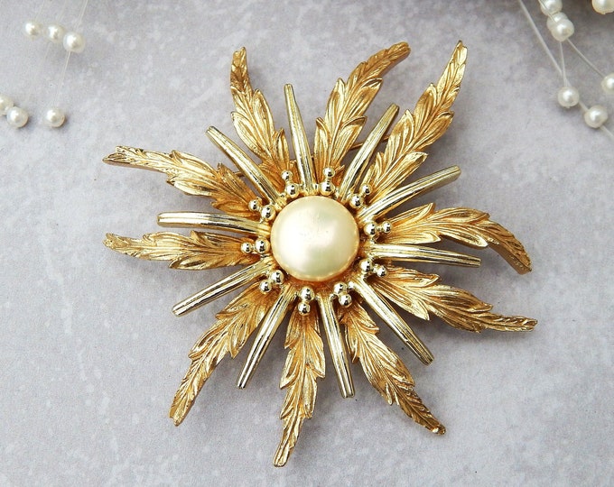 BOUCHER Flower Pin 2131, Boucher Gold Flower Brooch Faux Pearl ...