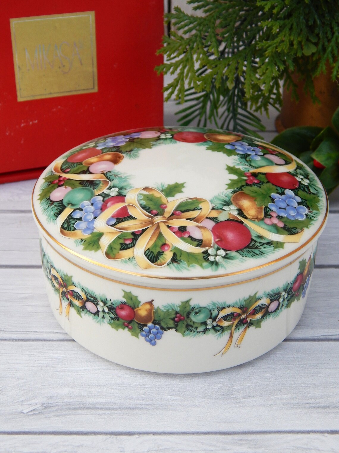 Christmas Trinket Box Christmas Bouquet Japan, Porcelain Round Trinket ...