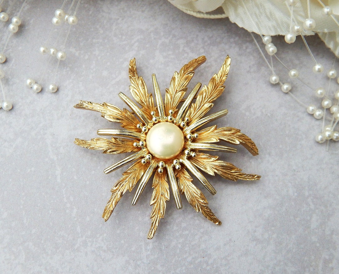 BOUCHER Flower Pin 2131, Boucher Gold Flower Brooch Faux Pearl ...