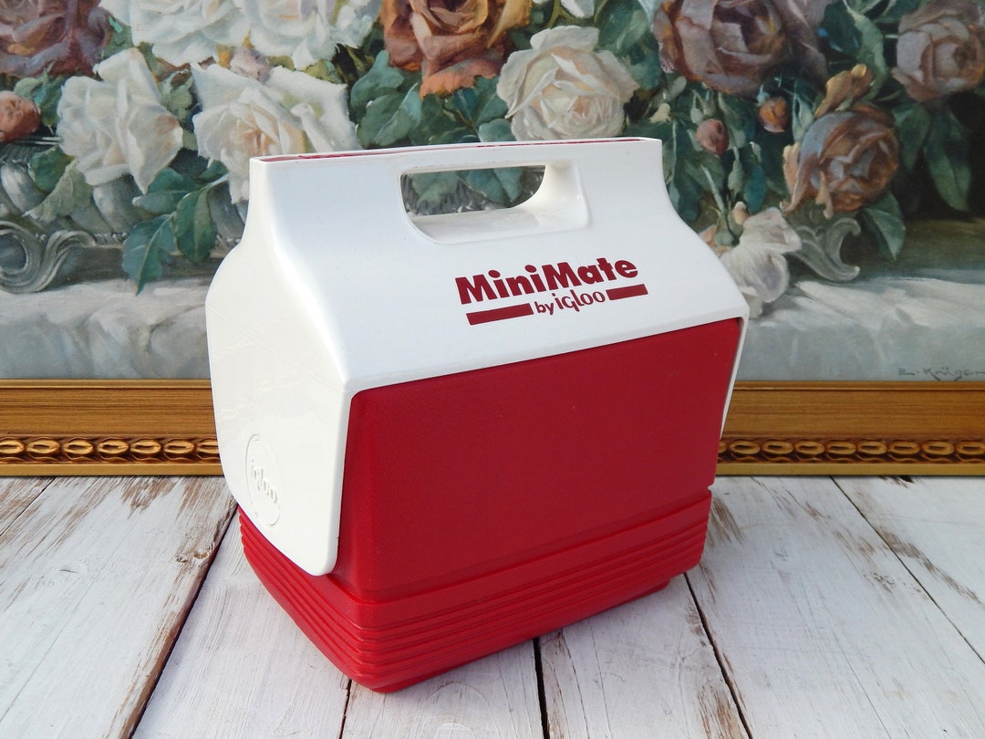 IGLOO Mini Mate Cooler, Vintage Red Small Cooler Personal Lunch Box ...