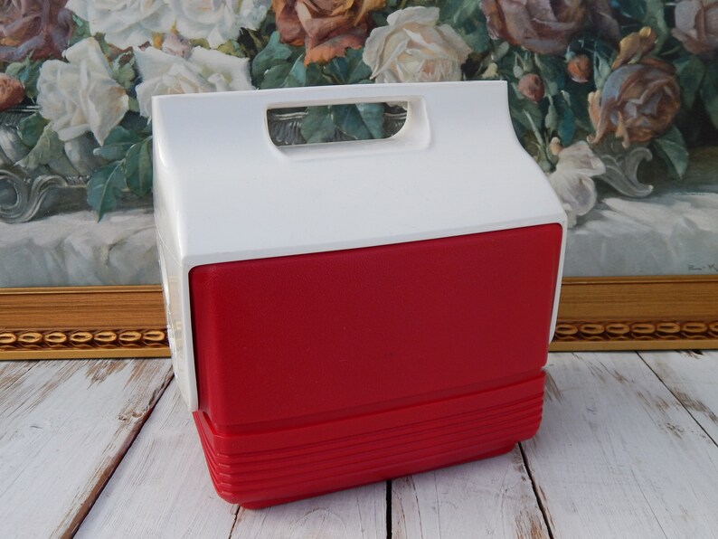 IGLOO Mini Mate Cooler, Vintage Red Small Cooler Personal Lunch Box ...