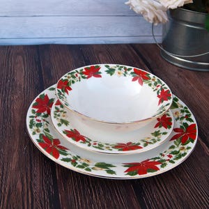 Red Poinsettia Dishes Set GIBSON Holiday Plates 4 Persons Set, Dinner ...