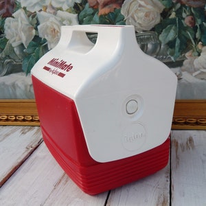 IGLOO Mini Mate Cooler, Vintage Red Small Cooler Personal Lunch Box ...