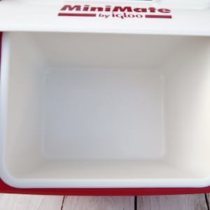 IGLOO Mini Mate Cooler, Vintage Red Small Cooler Personal Lunch Box ...