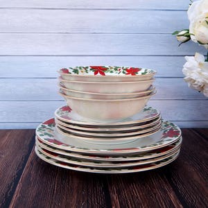 Red Poinsettia Dishes Set GIBSON Holiday Plates 4 Persons Set, Dinner ...