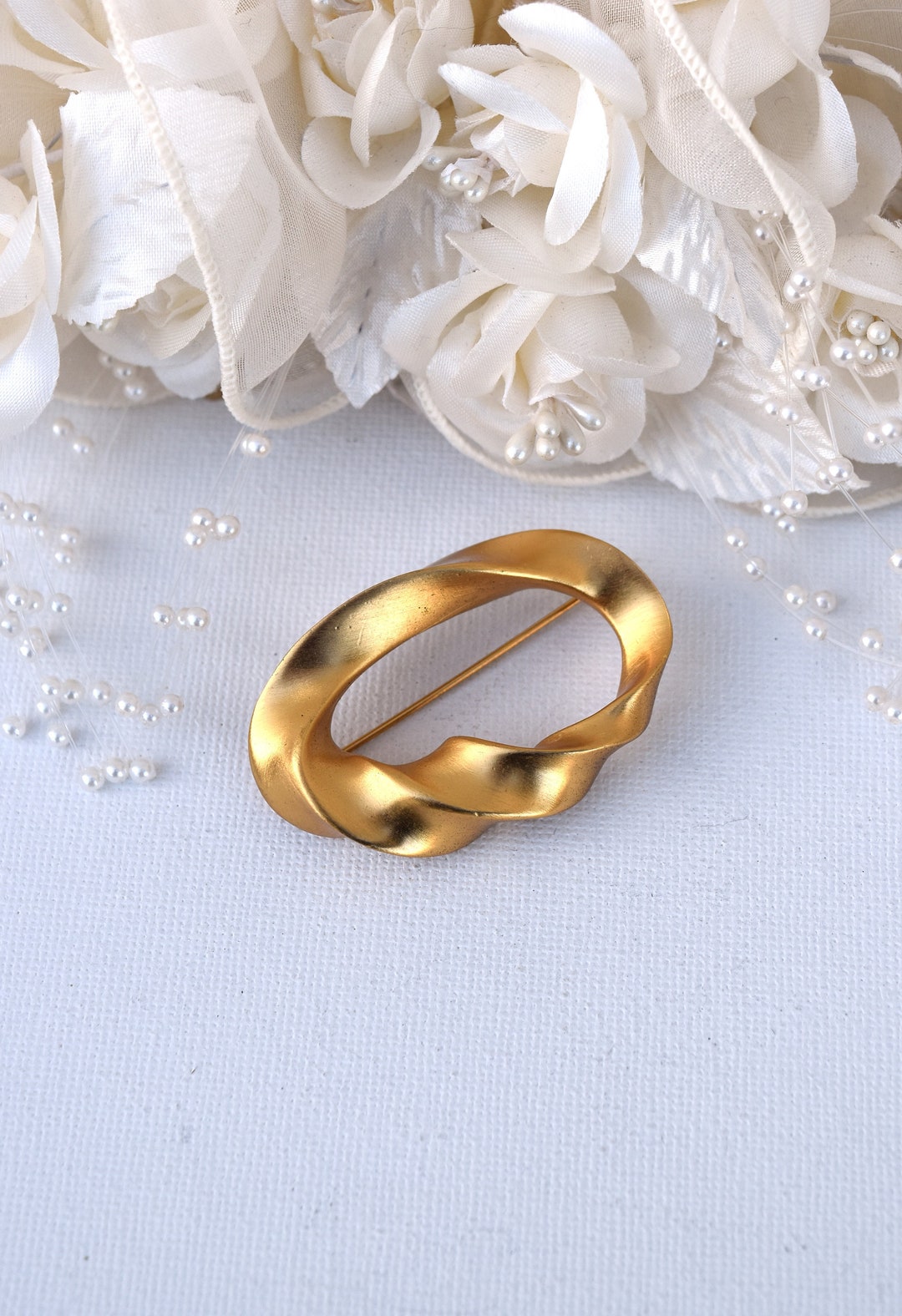 ANNE KLEIN Pin Matte Gold Tone Oval Twist Pin, élégante broche plaquée ...