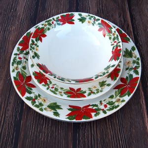 Red Poinsettia Dishes Set GIBSON Holiday Plates 4 Persons Set, Dinner ...