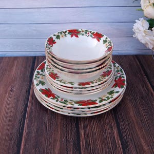 Red Poinsettia Dishes Set GIBSON Holiday Plates 4 Persons Set, Dinner ...