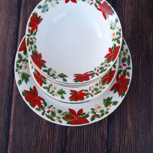 Red Poinsettia Dishes Set GIBSON Holiday Plates 4 Persons Set, Dinner ...