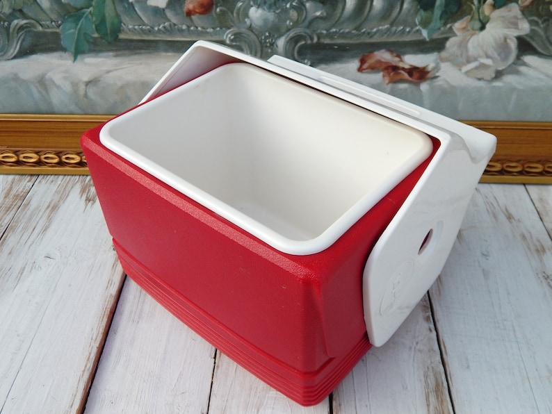 IGLOO Mini Mate Cooler, Vintage Red Small Cooler Personal Lunch Box ...