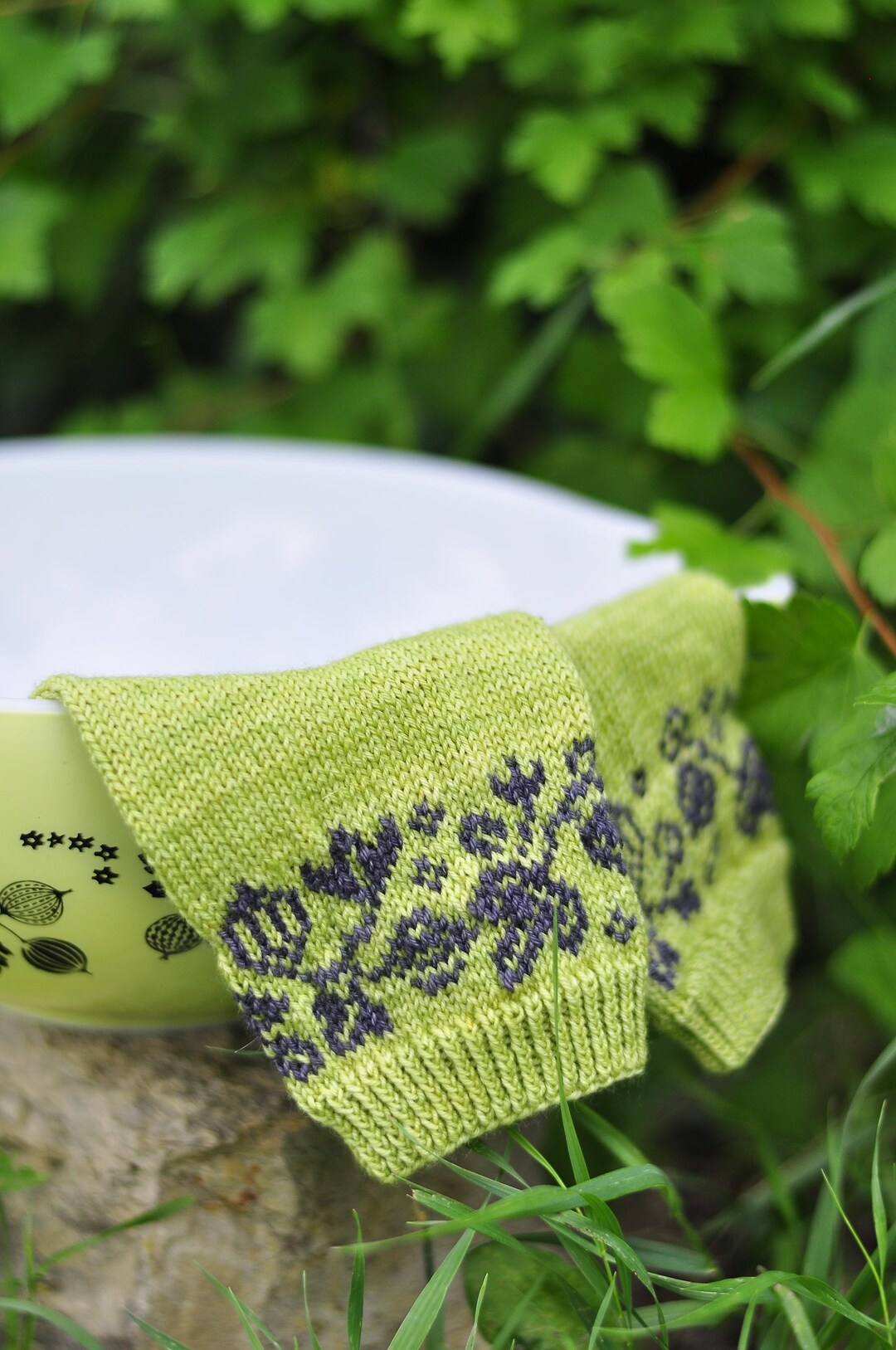 Gooseberry Socks Knitting Pattern: Vintage Pyrex Inspired Floral Chart ...