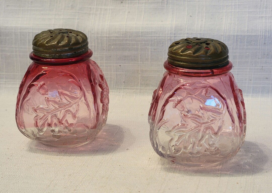 Royal Oak Leaf Rubina Glass Shakers by Northwoods Glass - Etsy