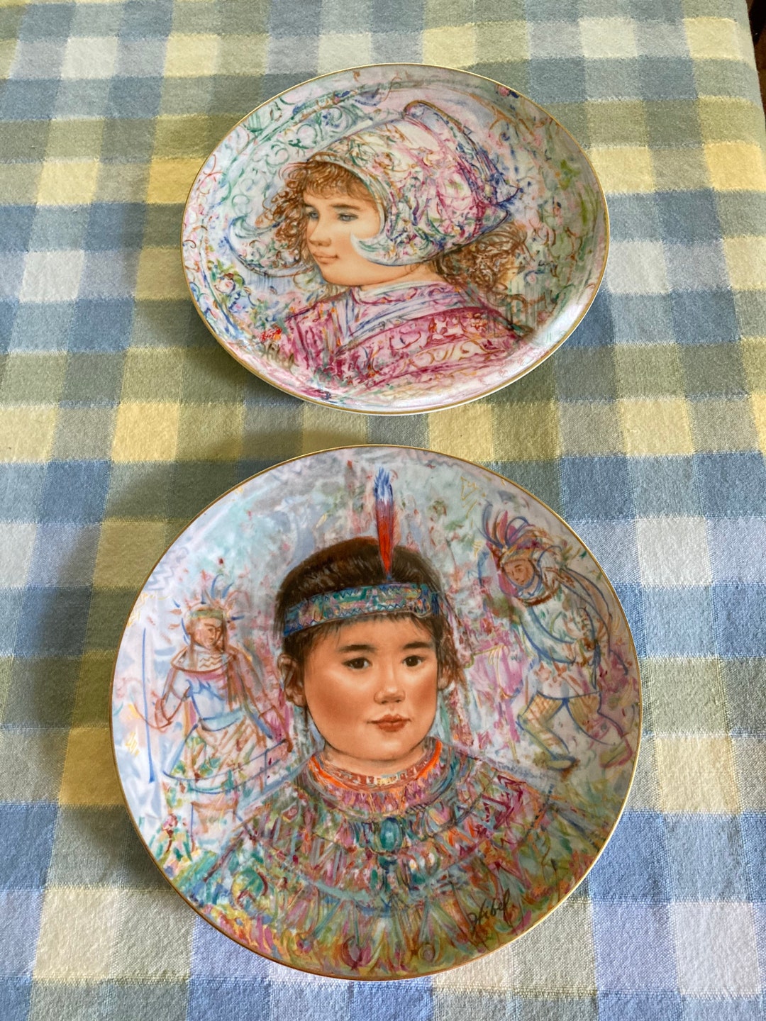 Collectible Plates “The Nobility of Children “ Edna Hibel Plates - Etsy.de