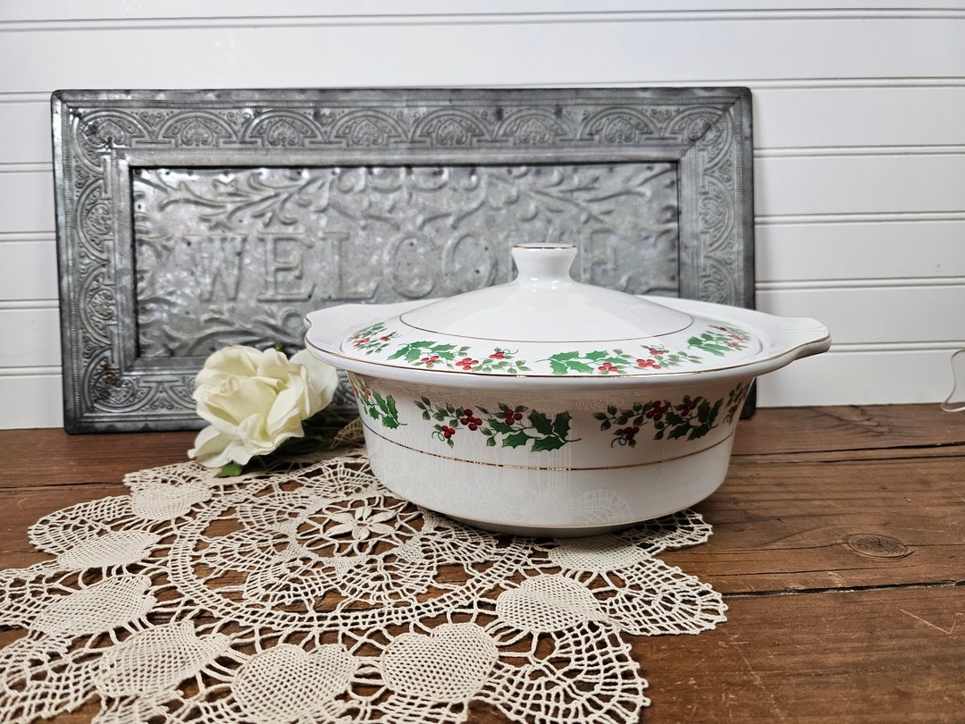 1.75 Qt Round Covered Casserole - Christmas Charm-delight-holiday-harmony by Gibson Designs - Etsy