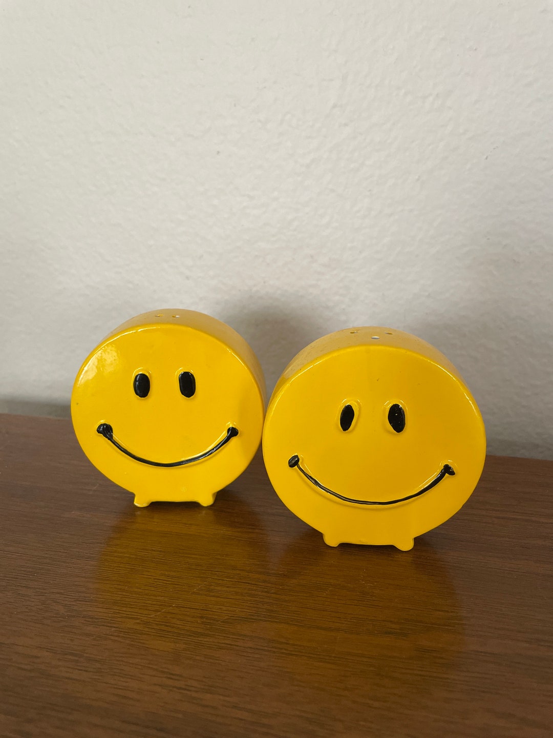 Vintage Happy Face Salt and Pepper Shakers, 1970's Ceramic Smiley Face ...