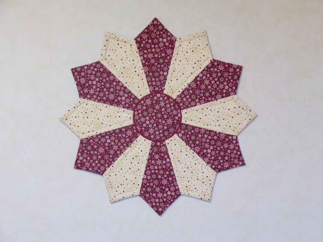 Table Topper, 25 Inch Round, Quilted Table Topper "olde Time Christmas ...