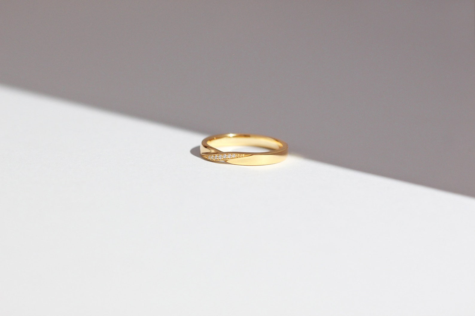 Mobius Band II (3mm) - Solid 14K Yellow Gold Mobius Twist Diamond ...