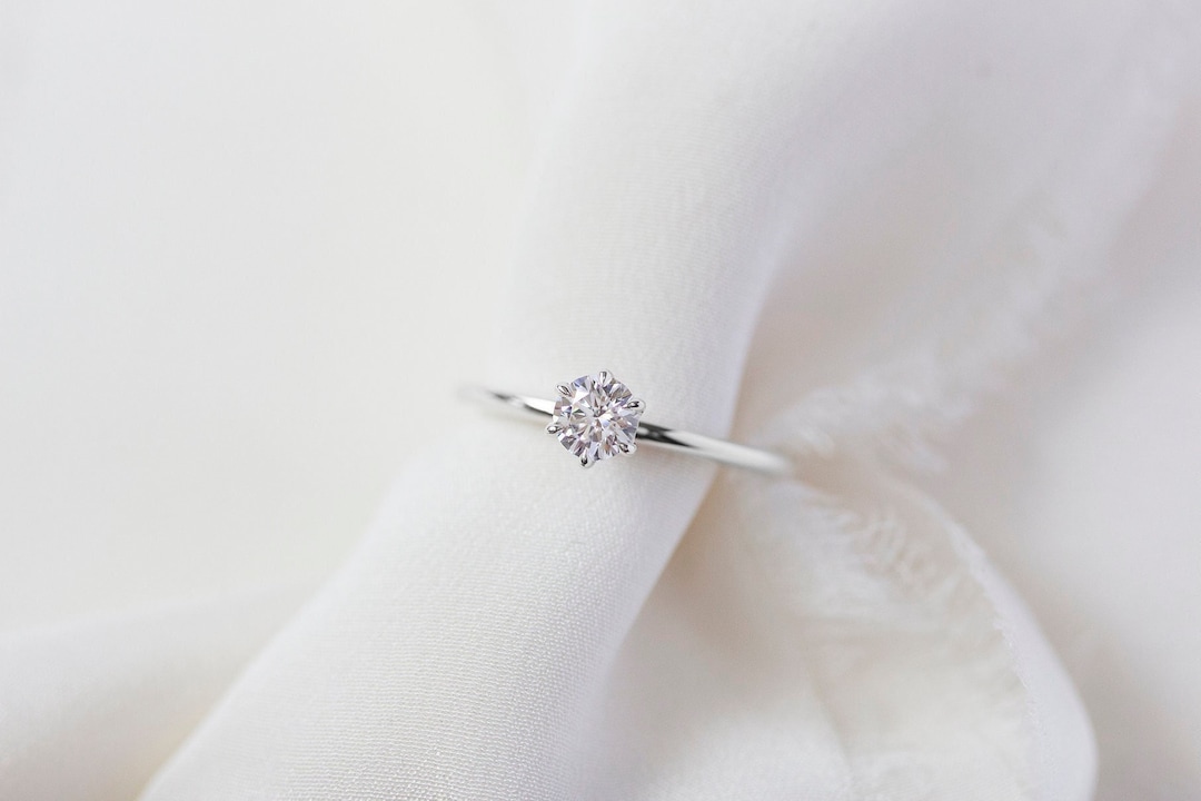 Delores - 14K White Gold Round Solitaire Engagement Diamond Ring ...