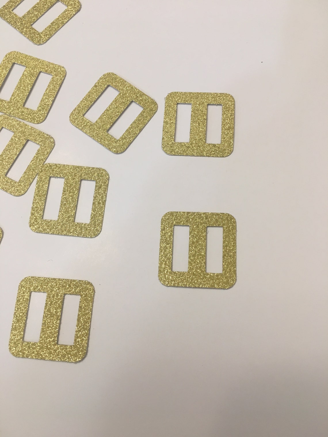 Embellishments, Santa Belt Buckle, 20 Gold Paper Buckles 3/4" by 3/4 ...