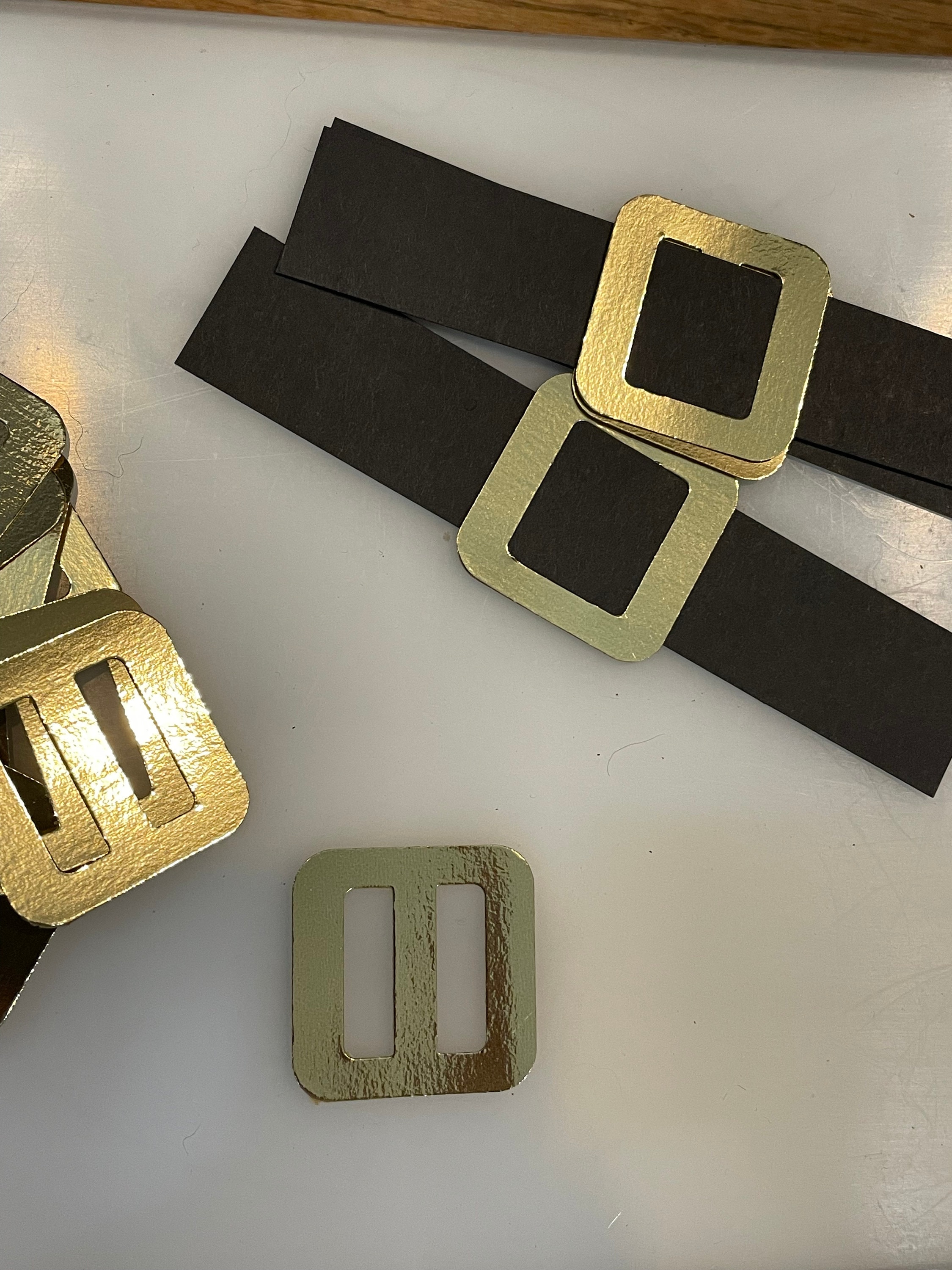 Embellishments, Santa Belt Buckle, 20 Paper Buckles 1” by 1”, Silver or ...