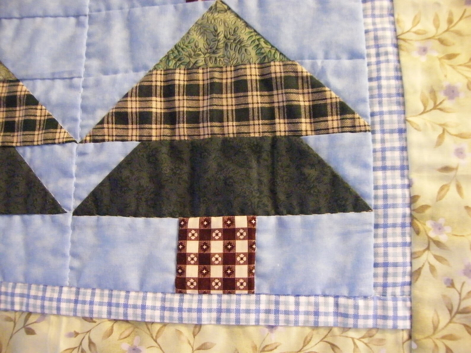 Quilted Pine Tree Wall Hanging, Quilted Pine Tree Table Topper ...