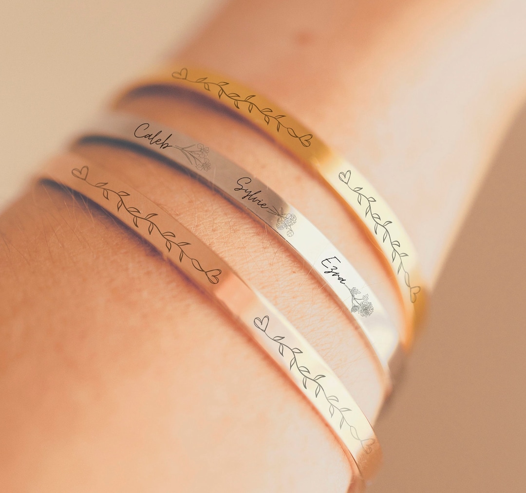 Custom Bracelet for Mom With Kids Name Birthflower Engraved ...