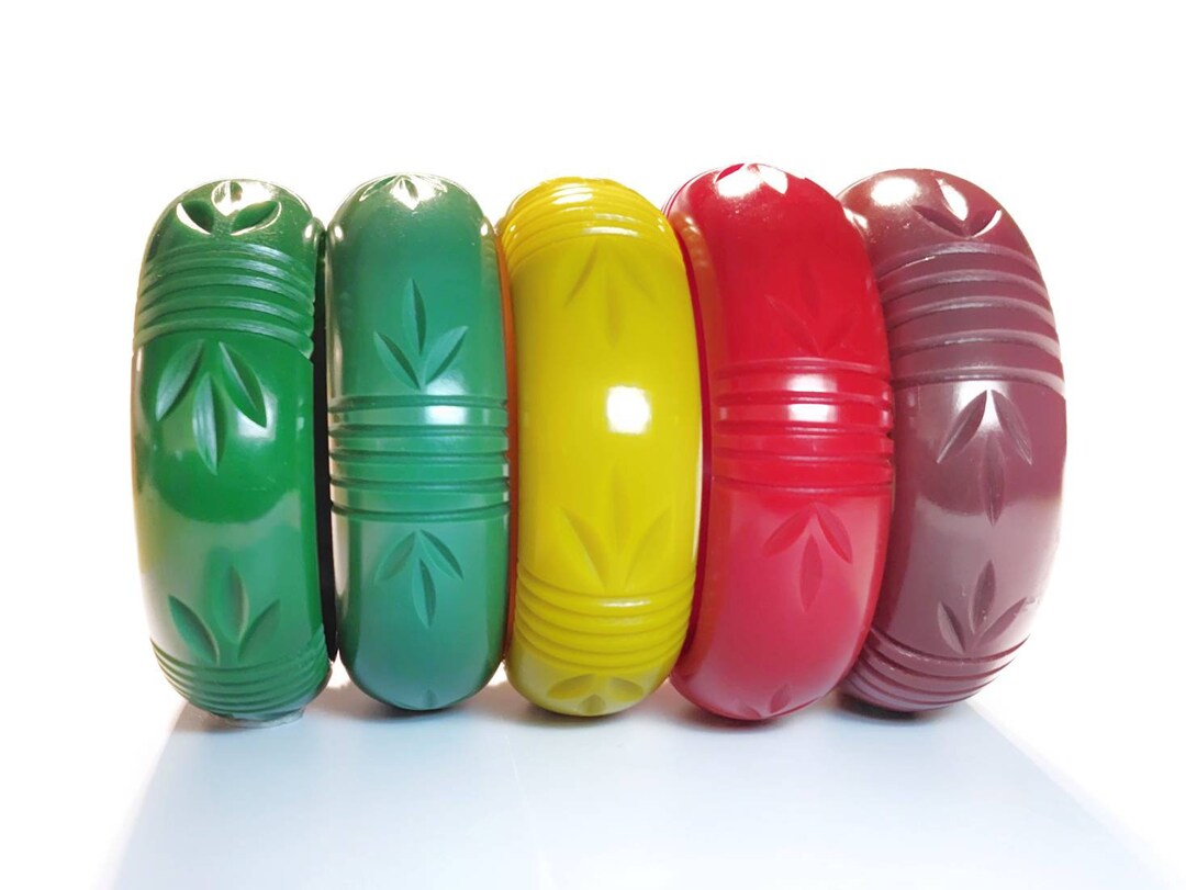 Very Nice Carved Fakelite Bakelite Bangle Reproduction 1940s Look ...