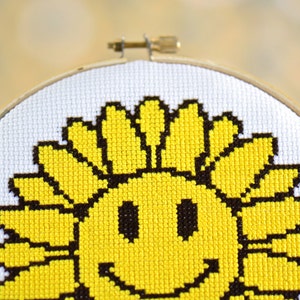 Modern Yellow Daisy Flower Counted Cross Stitch Pattern, Simple Flower ...