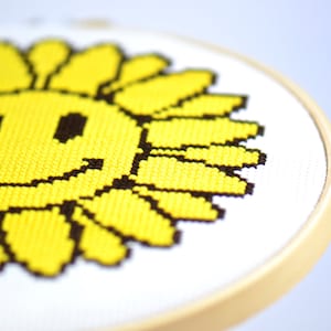 Modern Yellow Daisy Flower Counted Cross Stitch Pattern, Simple Flower ...