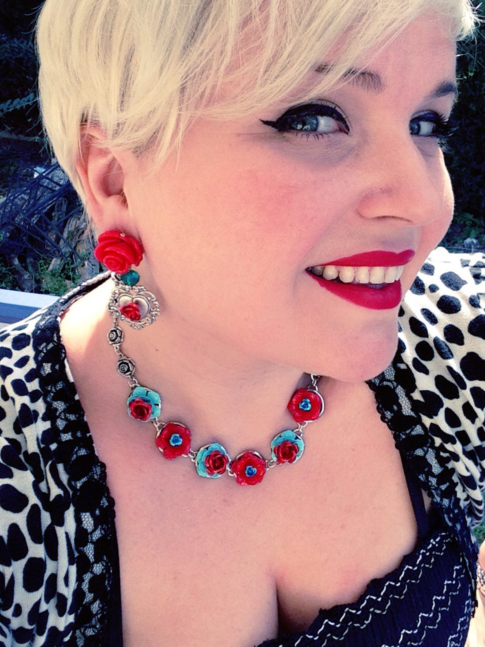 Rose Garden Turquoise and Crimson Red Metal Roses Pin up Girl - Etsy