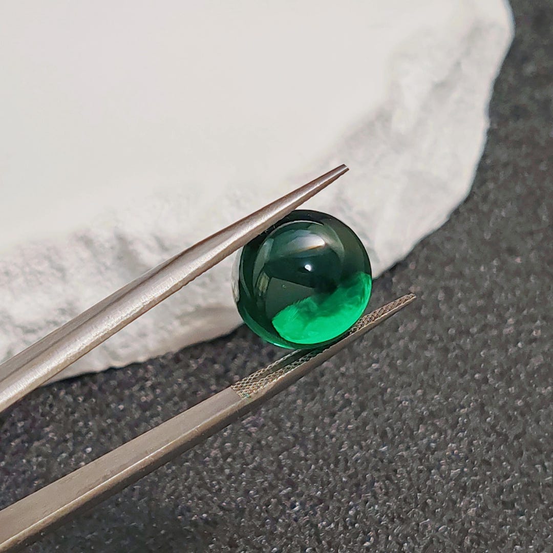 Emerald Round Cabochon Smooth Polished Surface Round Rich Green Emerald ...