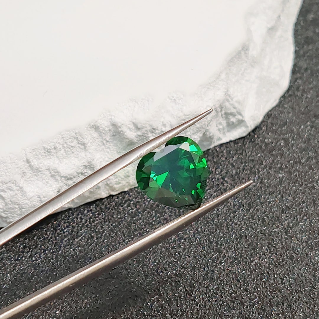 Emerald Heart Shape Faceted Gemstone Heart Shaped Cut Medium Green ...