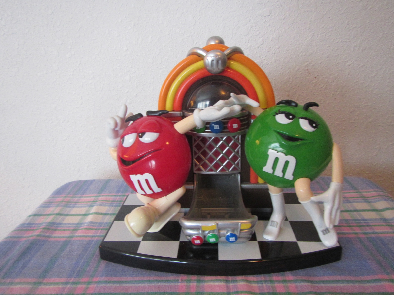 M & M ROCK'N ROLL Dispenser Red Guy and Green Girl M - Etsy