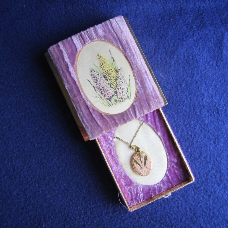 Locket Display - Etsy