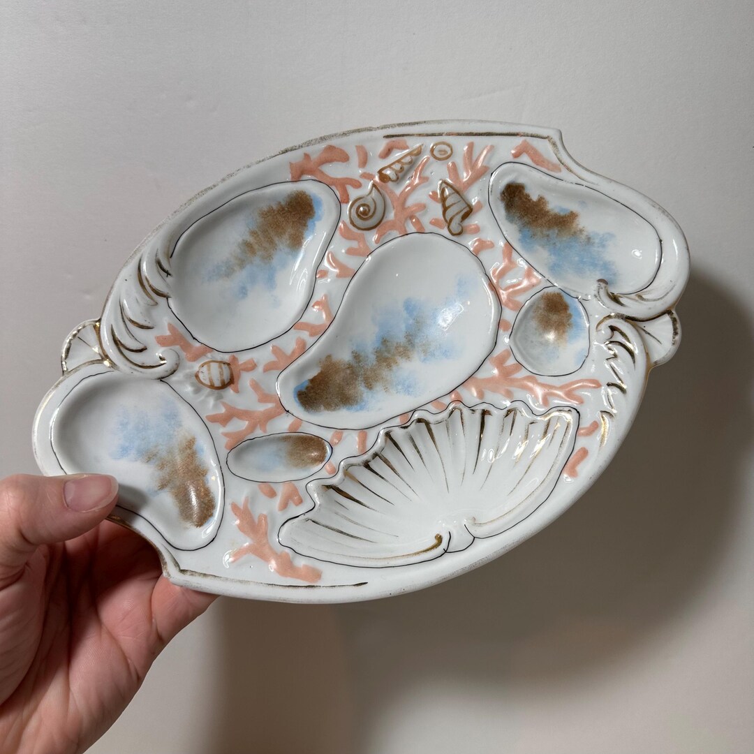 Antique Batwing Eyebrow Coral Seaweed Colorful Relief Oyster Plate ...