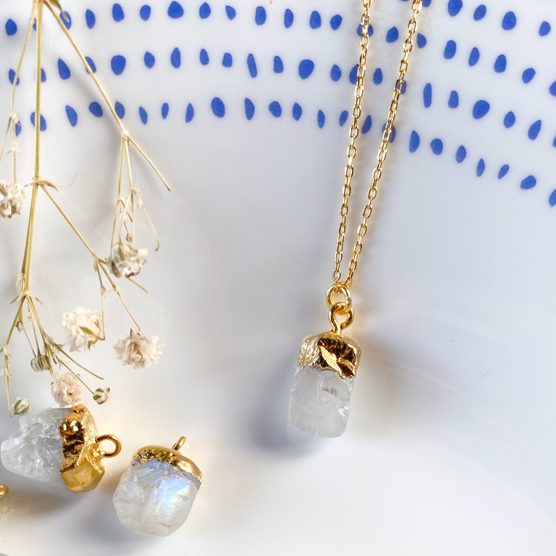 Collier pierre de lune arc-en-ciel brute : pendentif en laiton plaqué ...