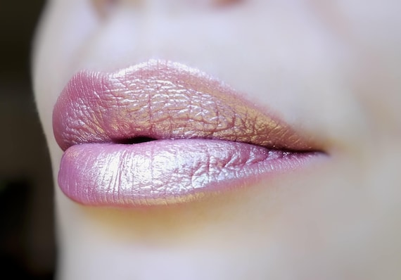 Labios Con Brillo Dorado Rosa La Colección De Lipsticks Inspirada En