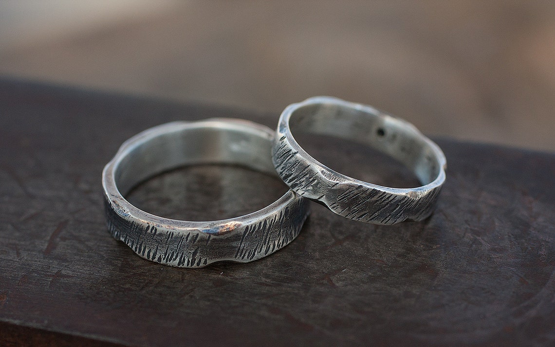 Rustic wedding ring set: Hammered wedding bands His and hers | Etsy
