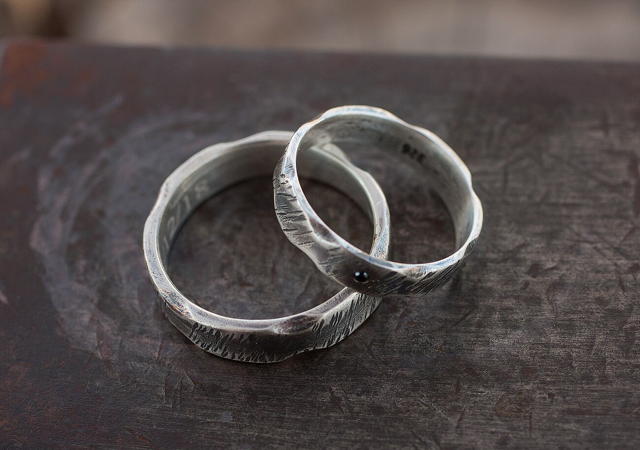 Rustic wedding ring set: Hammered wedding bands His and hers | Etsy